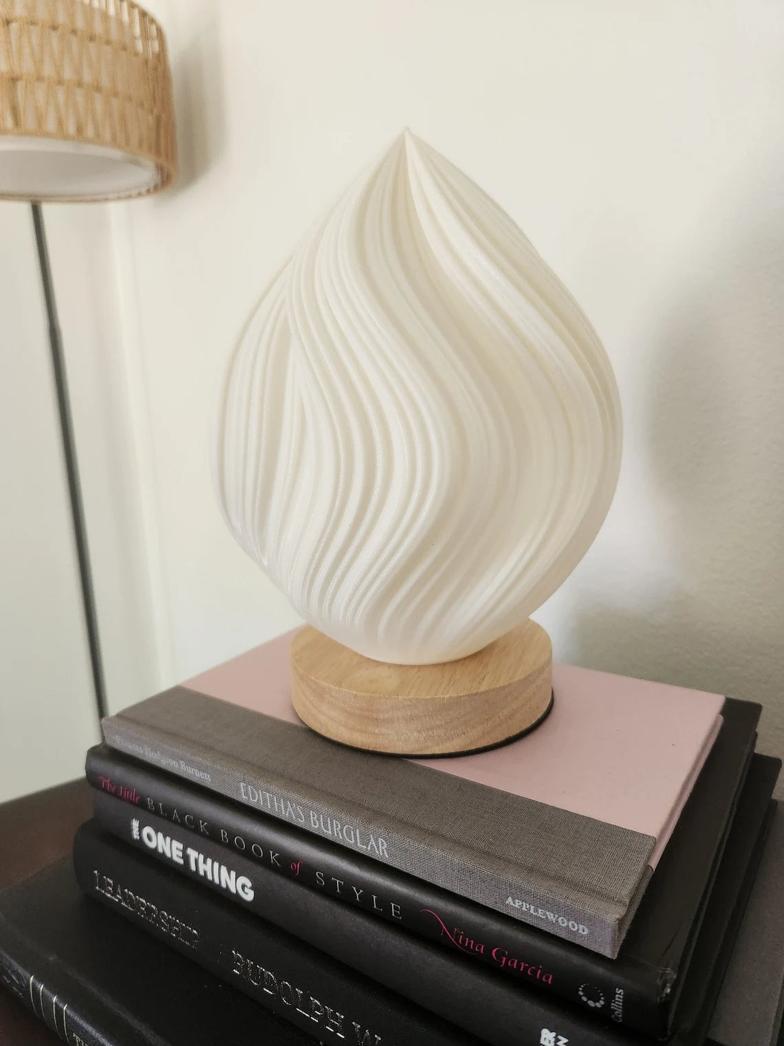Minimalist Color-Changing Mood Light – Sleek Ambient Lighting for a Mo ...